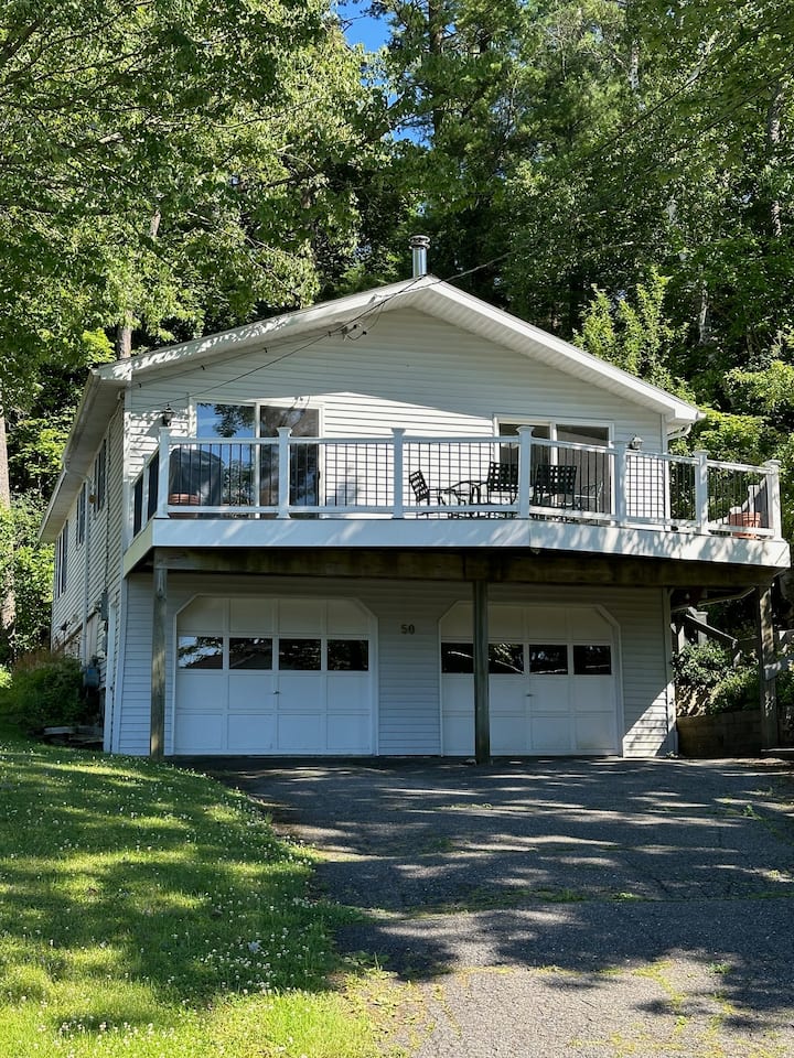 3 Bed Home Lake & Mountain Views - Pittsfield, MA