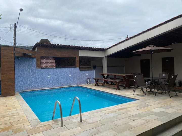 Casa C/ Piscina E 4 Quartos Em Rua Fechada - Guarujá