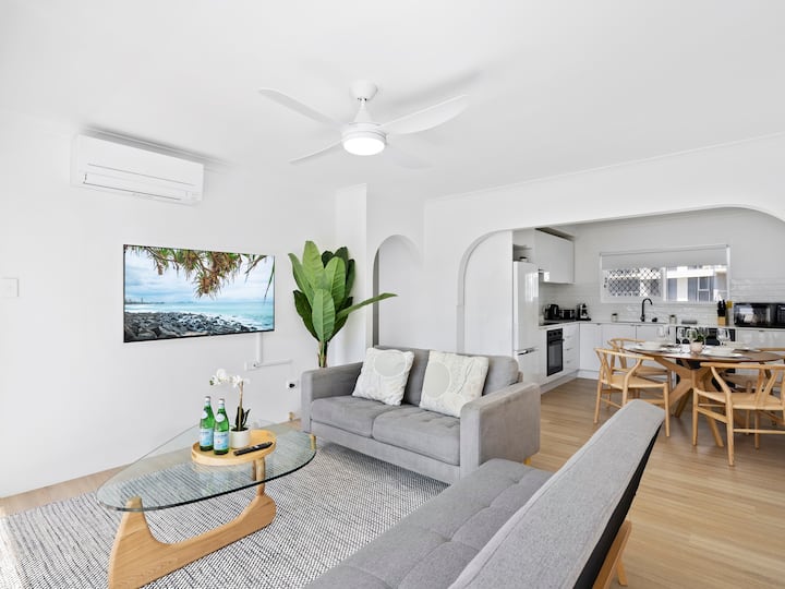 Beachfront Escape  Broadbeach, 2 Bd, Pool , Sl 7 - Broadbeach