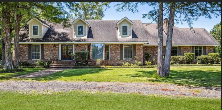 Coast Home Away From Home - Gulfport, MS