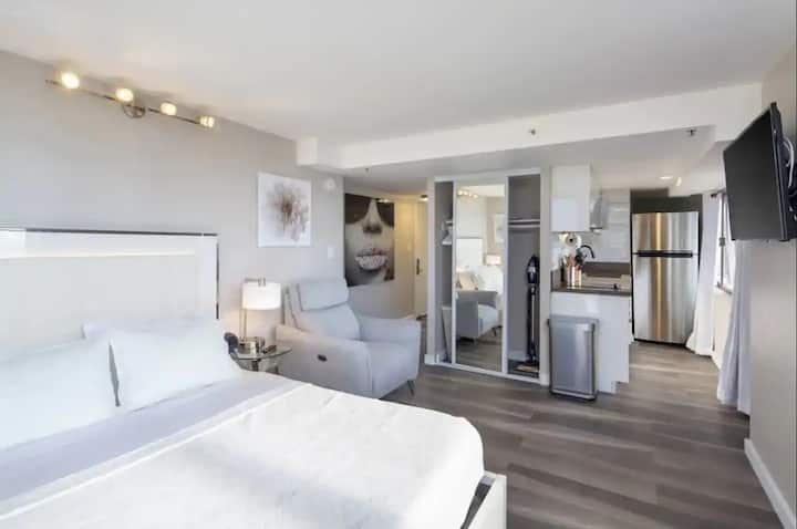New Private Modern Luxury Corner Studio Ocean View - Honolulu