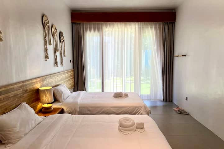 Beach-front Paradise Resort-twin/db Room + Bf - Dauin
