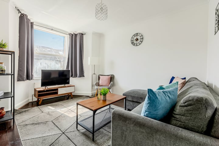 Free Parking, Near London Hotspots, Bright Flat - Ilford