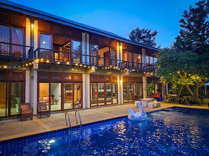 Group Pool Villa | Chill, Swim & Stay Together - Sattahip