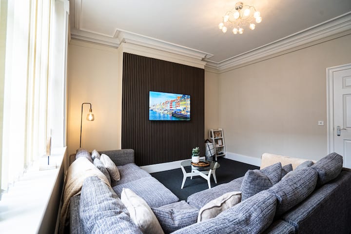 2bed City Centre Apt | King Bed | Free Parking - Wolverhampton