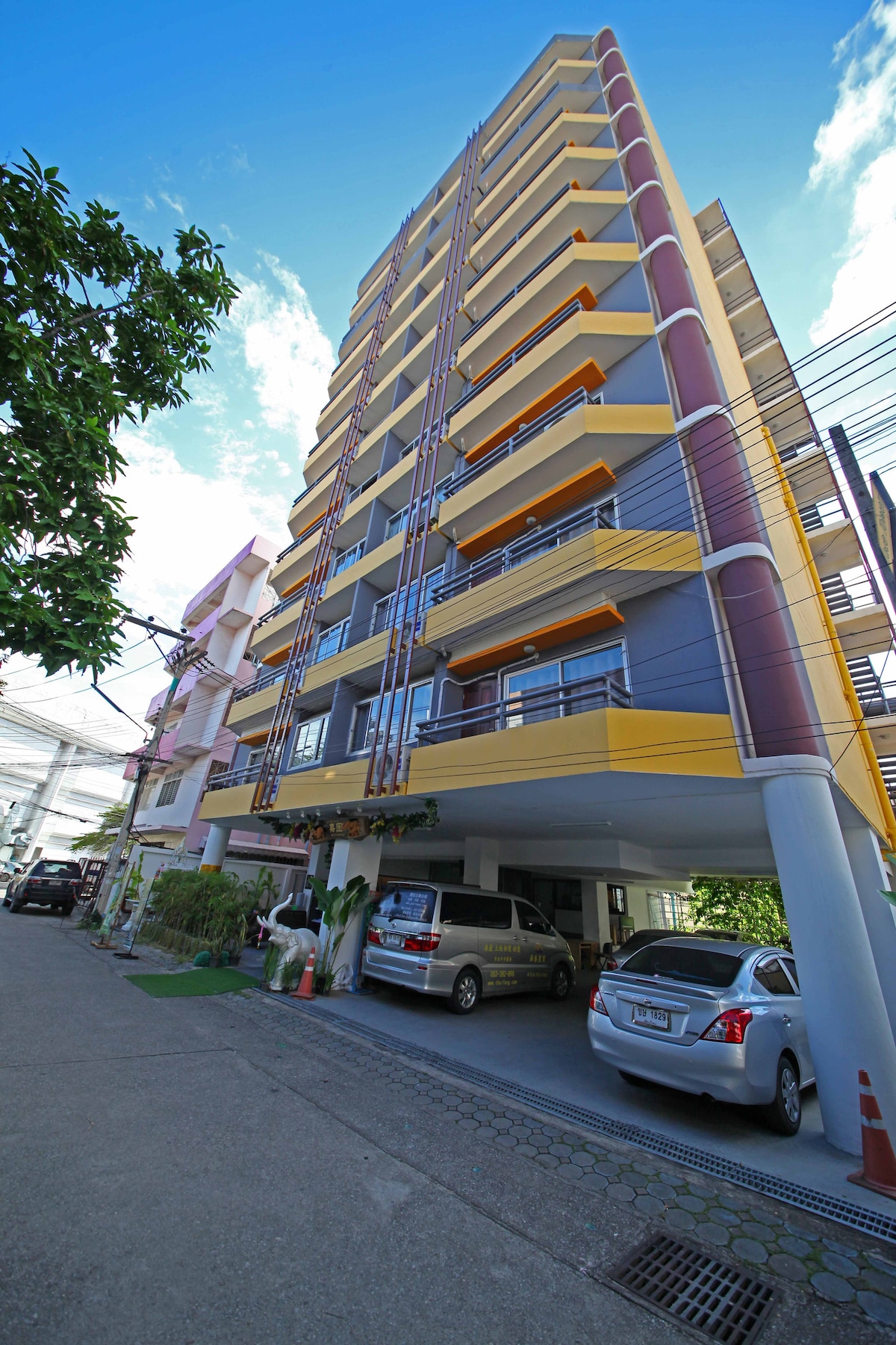 Yuta Hotel Apartment 03 (2 Bedrooms 1 Living Room Suite, Downtown, Near Chang Klan Night Market ...