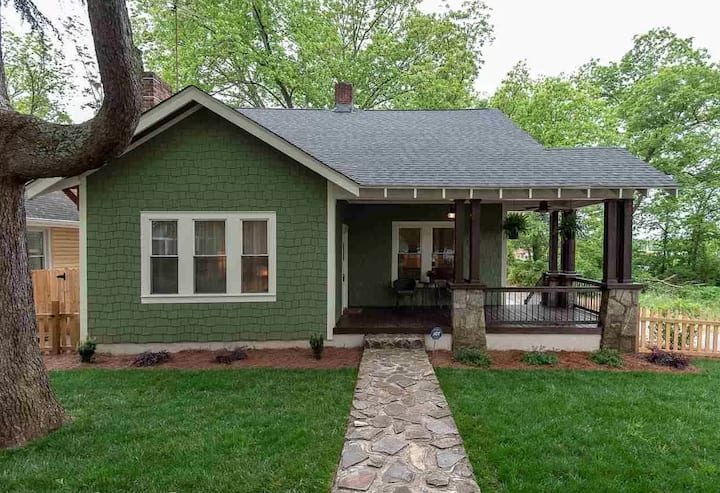 Cozy & Centrally Located Greenville Home - Greenville, SC