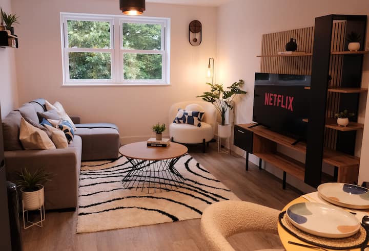 Stylish, Luxury Apt - Sleeps 4. - Southampton Airport (SOU)
