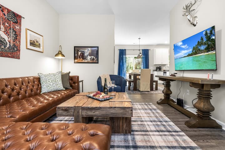 Min’s To Duke! Cozy 5br| Fun Deck | Bbq + Cornhole - Caroline du Nord