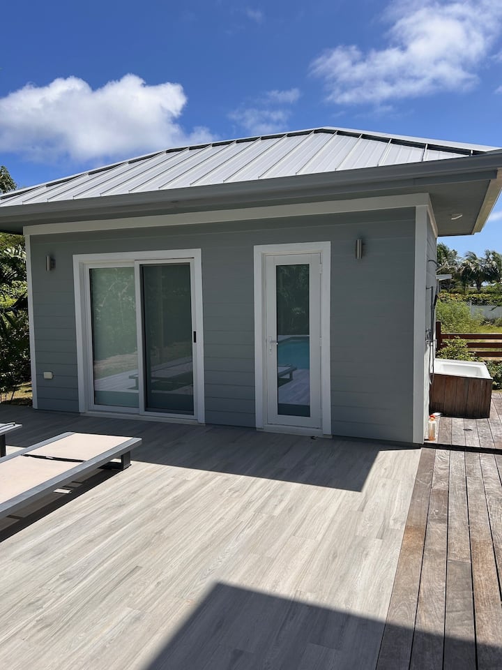 Highlands Pool House - West Bay
