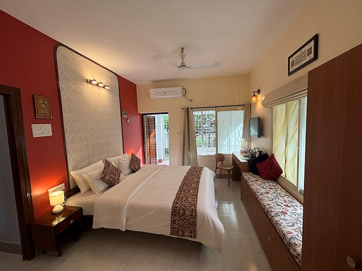 Charming Room & Breakfast For 2, Near Mall & Metro - Kolkata (Calcutta)