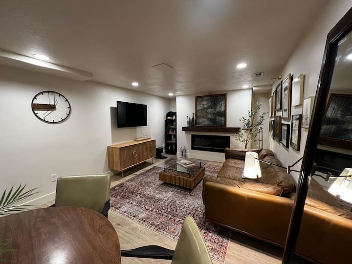Modern-transitional 2br Suite - Salt Lake City