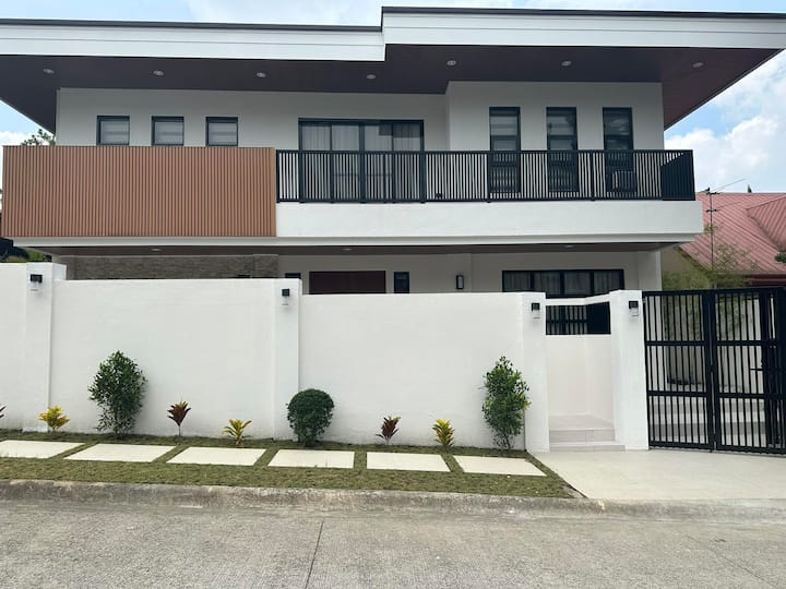 Kenjelo Home - Country Homes 4 Tagaytay - Tagaytay