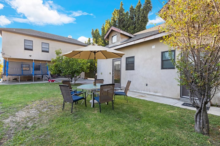 Charming 2br Guest House | Walk To Melrose & Grove - Los Angeles, CA