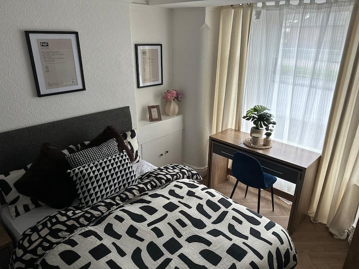 5 Bed Boutique Home Long Term Contractors Welcome - Crewe