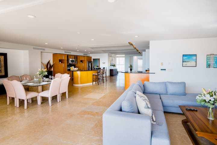 Medano Getaway: Steps From The Beach - Cabo San Lucas