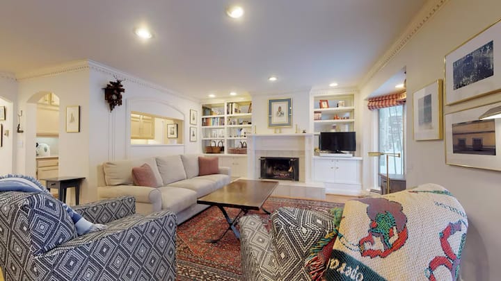 Walk To Chair Lift - Cozy Vail Village Townhome! - Vail, CO