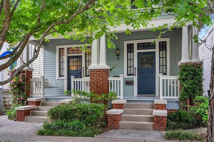 Uptown Gem Steps From St. Charles Streetcar - Metairie, LA