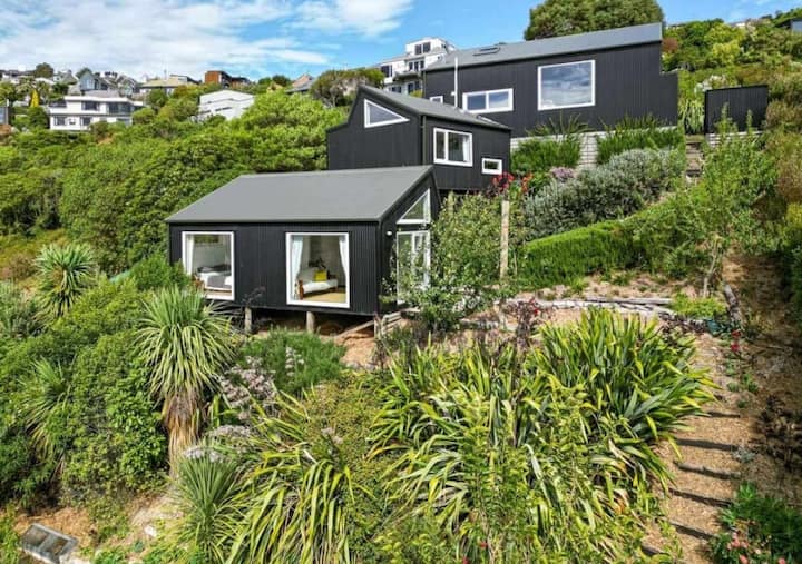Hilltop House With Ocean Views - Lyttelton