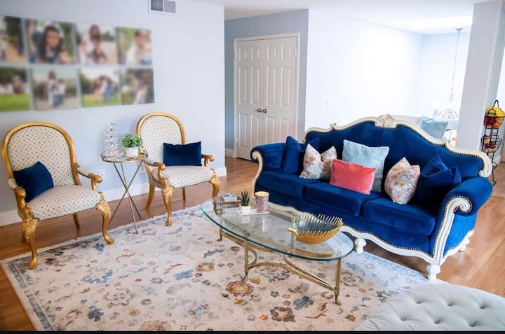 Chic & Cozy Condo Near The Beach - Lake Forest, CA