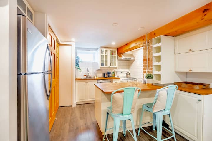 Stylish High Park Apartment, Short Walk To Subway! - Toronto