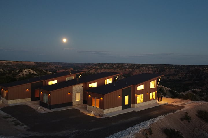 Rustic Divide | Luxury Cabin On The Canyon Rim - Palo Duro Canyon State Park, Canyon