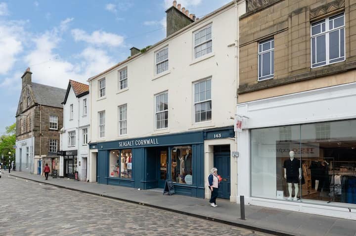 Large Room (A) In Central St Andrews Townhouse - East Neuk