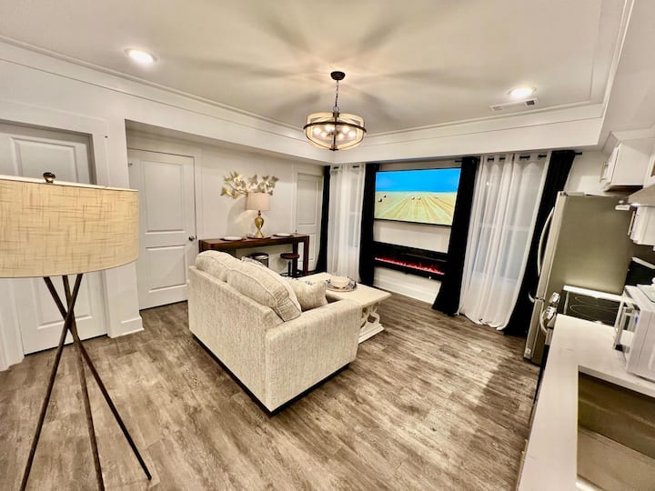 Glamorous Hideaway - Gainesville, GA