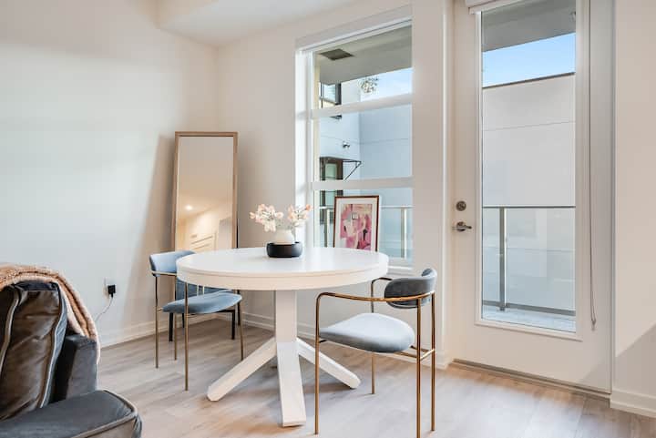Chic & Elegant Studio | Hollywood Skyline | Pool - West Hollywood