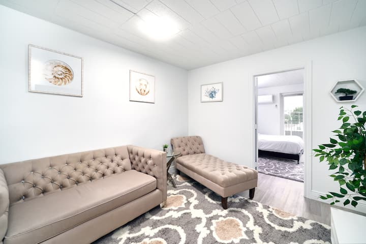 New Construction Stylish 1 Bedroom Unit - カナダ ウィンザー