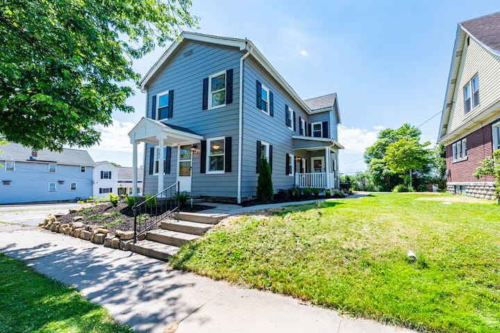 Beautiful Downtown Salem Home - Berlin Lake, OH