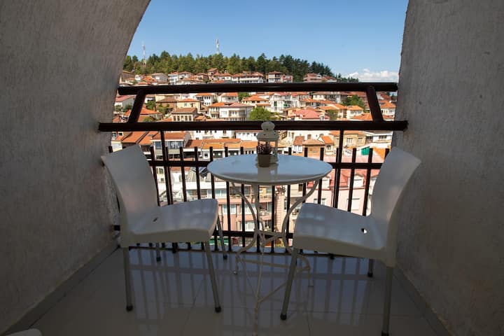 Lake View Double Balcony Apt Near Lake & Old Town - Ohrid