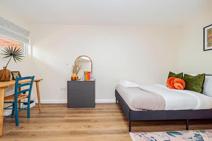 Stylish 3-bedroom Hanwell House - Hounslow