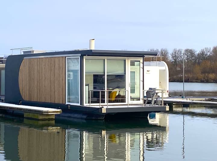 Trinidad | Luxury Houseboat In Maastricht | 4+1 - Maastricht