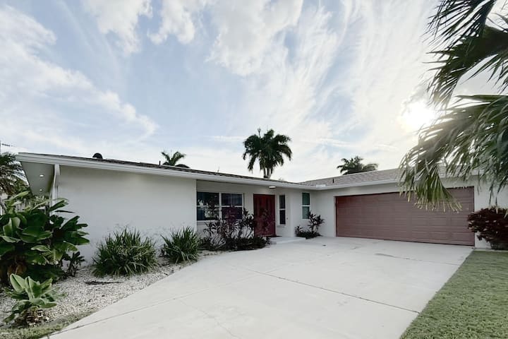 Bayshore Retreat - Cape Coral, FL