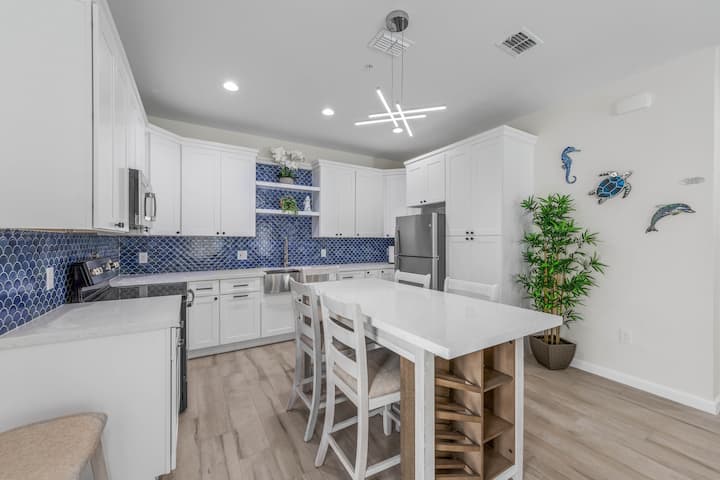 2b/2b New Luxury Condo Near Beach - South Padre Island