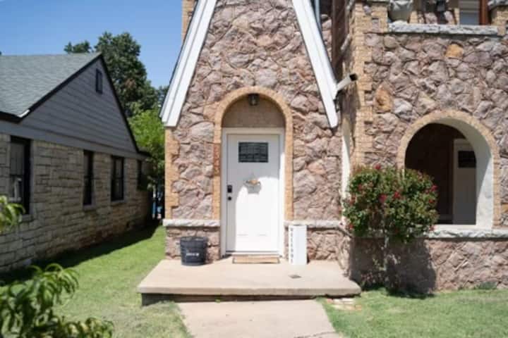 The Spot! Close To Midtown, Downtown, Plaza, Etc ! - Oklahoma City, OK