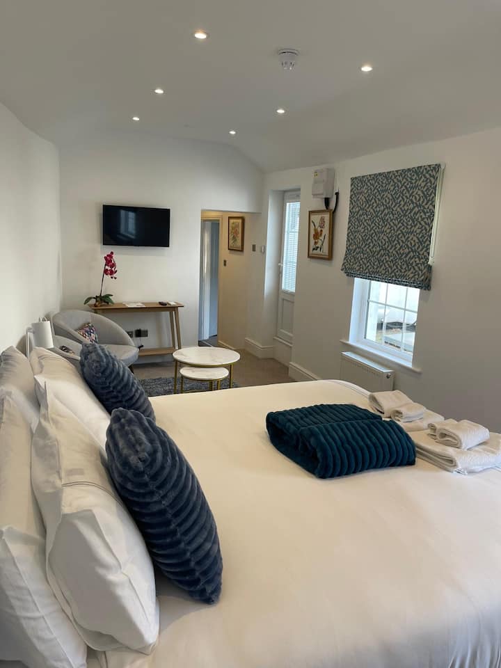 Byttom Hill Room At 51° North - Dorking