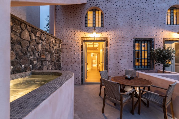 Duplex Suite With Outdoor Hottub - Santorini