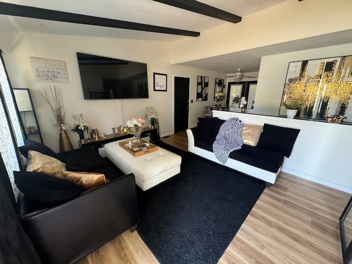 Cozy Welcome Stay - Wichita, KS