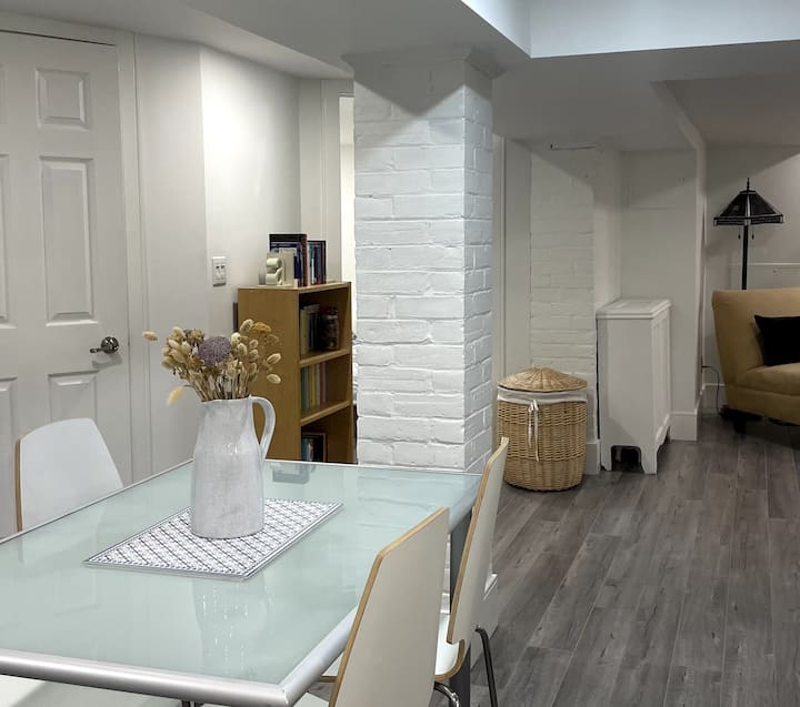 New! Newly Renovated 1 Bedroom + Office - Toronto, ON