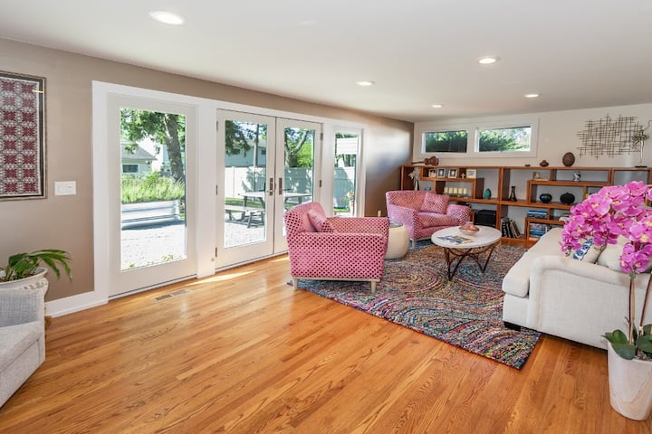 Walk To The Big House From This Stylish Home. - アナーバー, MI