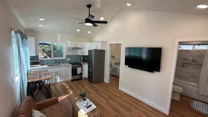 Beautiful New Casita With Patio. - Santa Ana, CA
