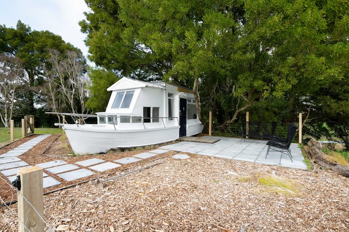 Stay Aboard: Country Boat Stay - Ngāruawāhia