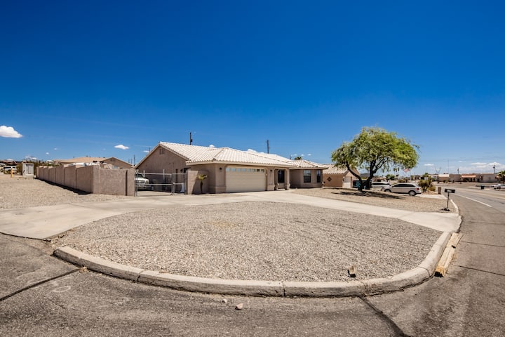 4 Bedroom Vacation Home - Lake Havasu City, AZ