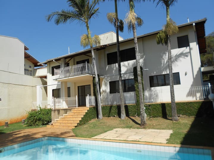 Casa Espaçosa Em Condomínio. - Campinas