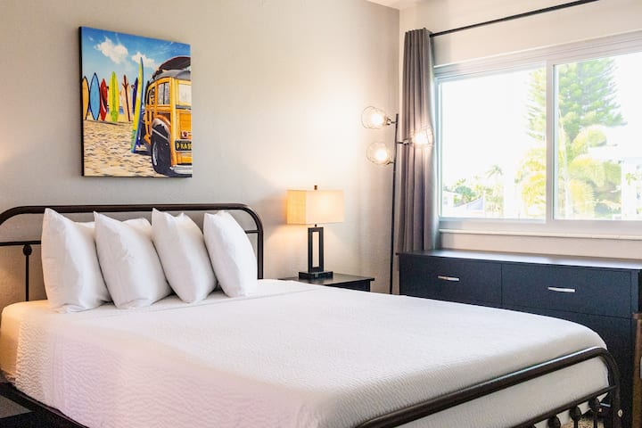 Studio Suite With Queen Bed - Treasure Island, FL