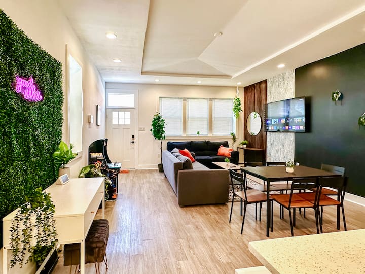 Stylish 3br Home + Patio & Arcade Fun - Philadelphia, PA