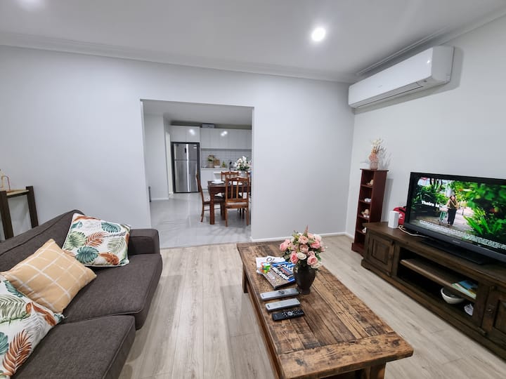Modern/spacious House + Bungalow Perfect For Group - Melbourne