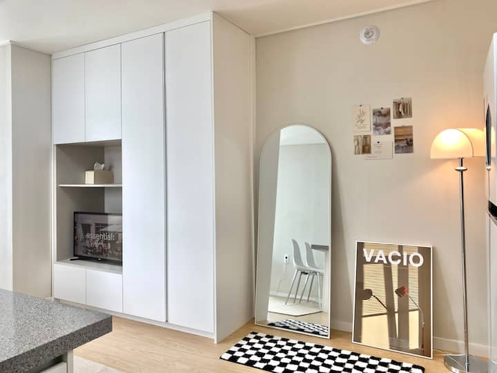 [ Build1 ] !신축건물! 1201 #월1회소독 #무료주차 #서면전포5분 #호텔침구 - Busan